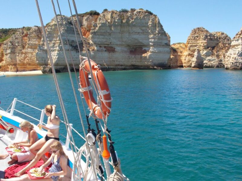 Lagos: Sailboat Trip to Ponta da Piedade - FAQs