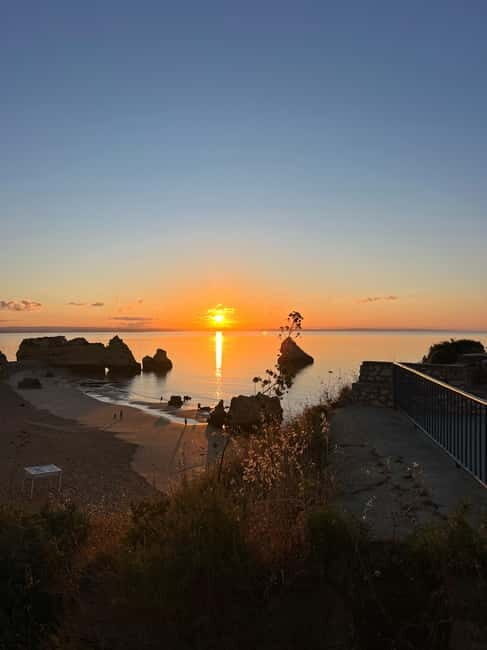 Lagos: Sunrise SUP Tour to the Ponta da Piedade Caves - The Experience of Paddling at Sunrise