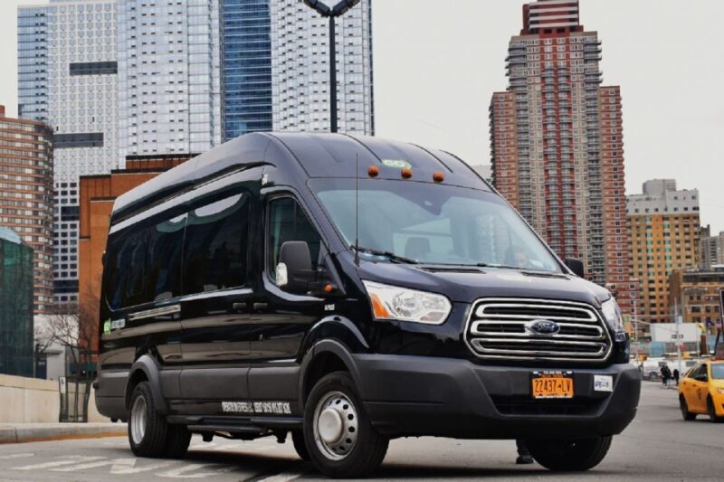 LaGuardia Airport Private Transfer to/from Manhattan - The Pickup Experience and Meeting Points