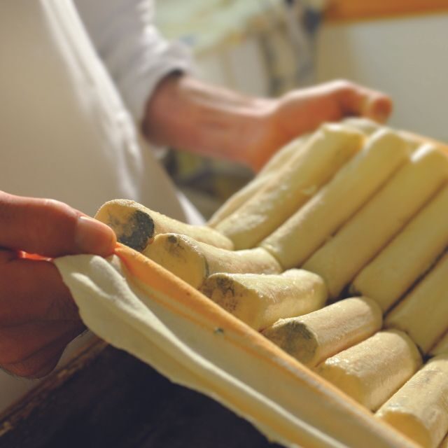 Lake Como: Cheese tasting in Valsassina with E-bike tour - Authentic, well-paced, and scenic: Who is this tour right for?