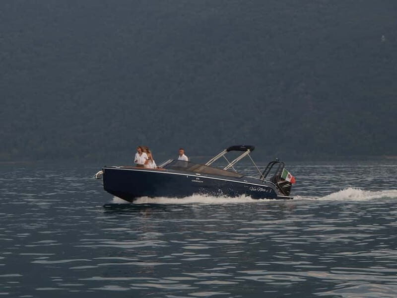 Lake Como: Private Boat Tour with Captain and Drinks - Key Points
