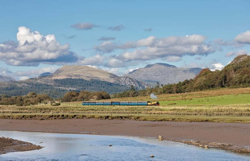 Lake District: First Class Steam Railway Trip and Breakfast - Boarding the Train: An Elegant Heritage Ride