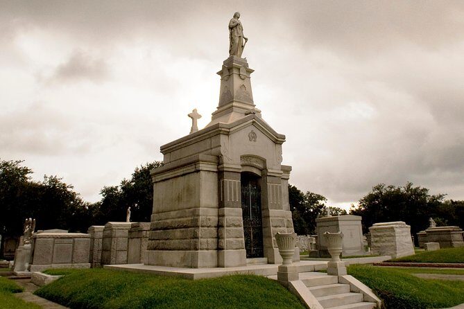 Lake Lawn Metairie Cemetery Walking Tour - Key Points
