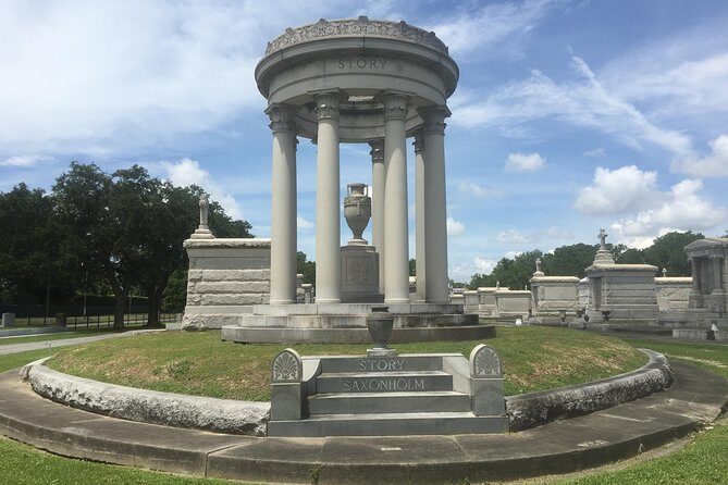 Lake Lawn Metairie Cemetery Walking Tour - The Sum Up