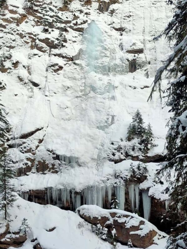 Lake Louise, Johnston Canyon Bow Falls Surprise Corner Tour - Lake Louise: From Summer Sparkle to Winter Silence