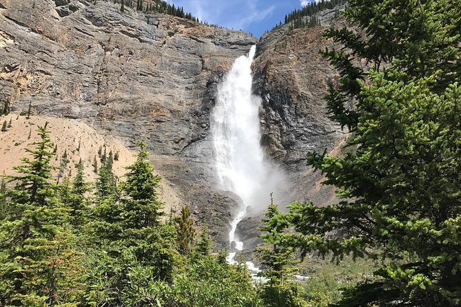 Lake Louise, Moraine Lake & Yoho Waterfalls from Golden BC Tour - A Review of the Lake Louise, Moraine Lake & Yoho Waterfalls from Golden BC Tour