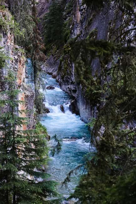 Lake Louise,Moraine,Emerald Lake,Johnston Canyon & BanffTour - Value for Money