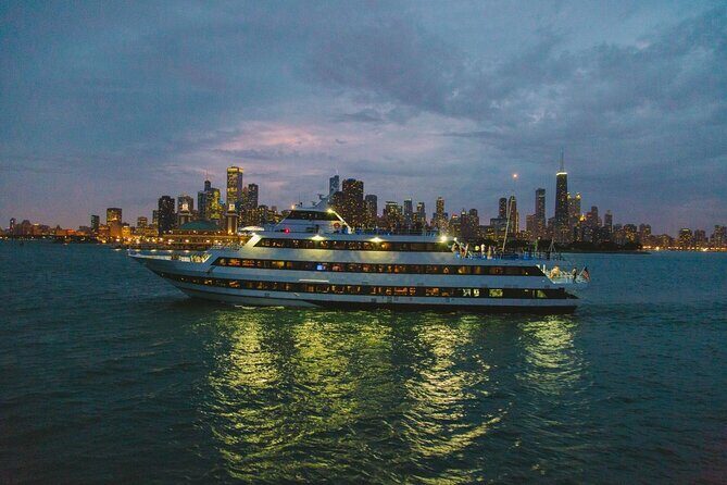 Lake Michigan 21+ July Fireworks Buffet Dinner Cruise - An In-Depth Look at the Experience