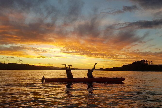 Lake Rotoiti Evening Kayak Tour including Hot Springs, Glowworm Caves and BBQ Dinner - Discovering Lake Rotoiti: A Kaleidoscope of Natural Beauty