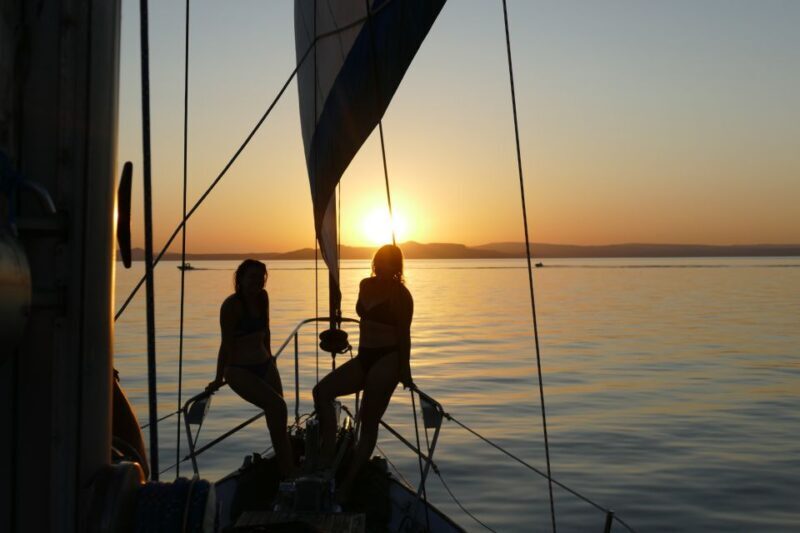 Lake Taupo: Sailboat Trip to the Maori Rock Carvings - The Experience: A Detailed Look