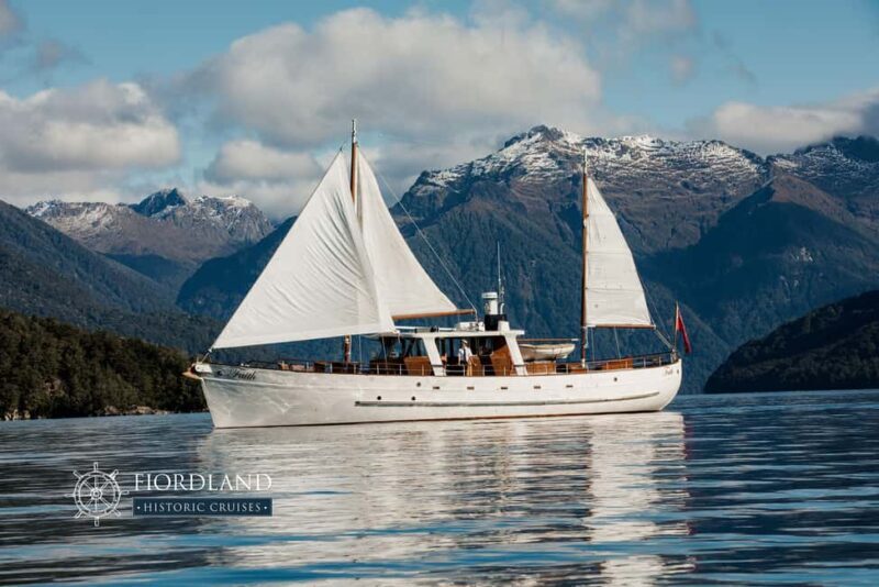 Lake Te Anau: 3-Hour Boat Cruise with Guided Walk - Introduction