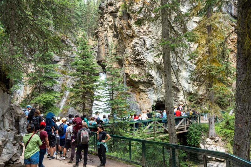 Lakes Moraine, Louise, Emerald, Johnston Canyon & Yoho Tour - The Guide and Transportation Experience