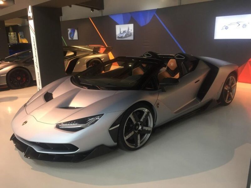 Lamborghini world vip experience - 2 Test Drives included - Key Points