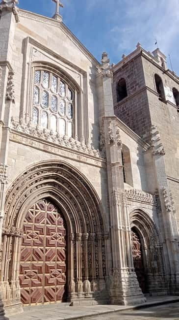 LAMEGO: Gastronomy and History of the City on Foot 3H - A Walk Through Lamego’s Architectural and Historical Gems
