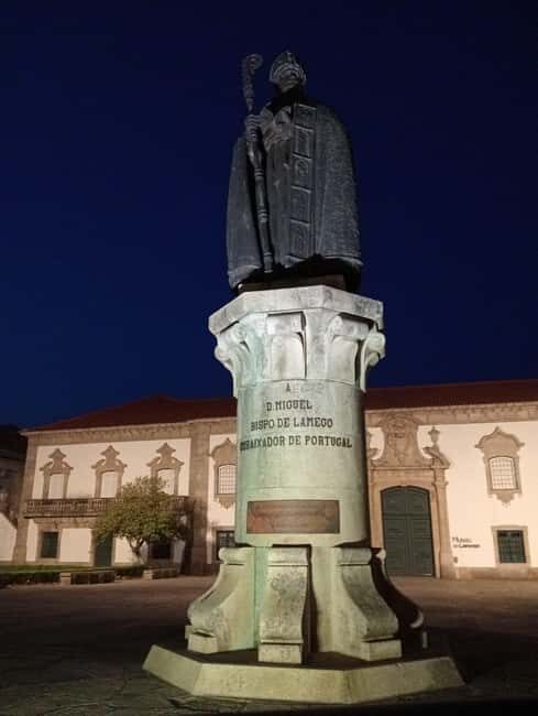 Lamego: Guided night walking tour - A Closer Look at the Night Tour Experience