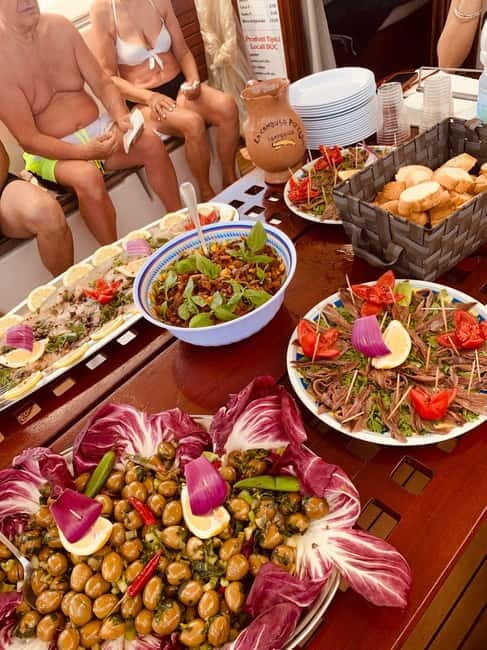 Lampedusa: Catamaran tour around the island with lunch - Key Points