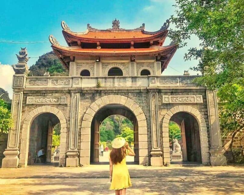 Lan Ha Bay Cruise & Trang An Visit: 3-Day Hanoi Tour Package - Transportation & Group Dynamics