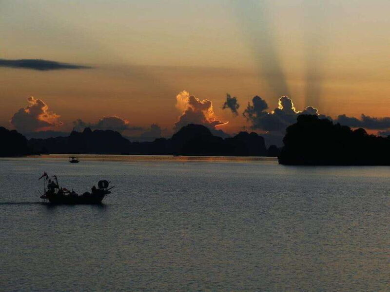 Lan Ha Bay Sunset,Evening Kayak Bioluminescent Plankton Trip - An Adventure Starts in Cat Ba