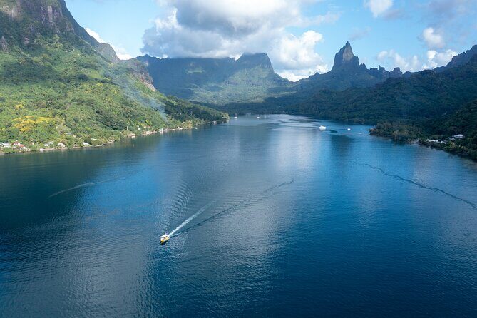 Land and Sea cultural tour to discover traditions, heritage and the lagoon - An In-Depth Look at the Moorea Land and Sea Cultural Tour
