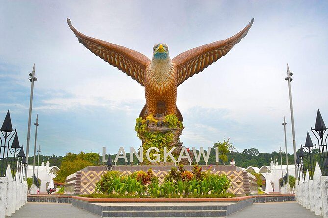 Langkawi Nature & History Tour with Telaga Tujuh & Mahsuri Tomb - Mahsuris Tomb: The Legend That Shaped the Island
