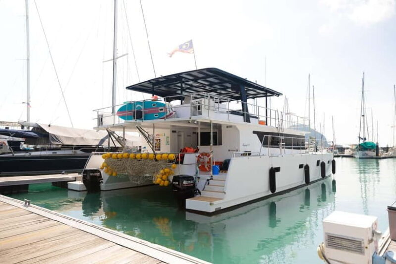 Langkawi: Sunset Cruise Standard Package - Eagle Square Photo Stop