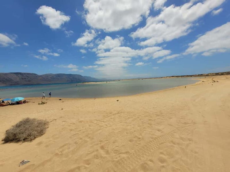 Lanzarote: Excursion to La Graciosa with 4x4 Adventure - The Journey to La Graciosa: From Lanzarote to Paradise