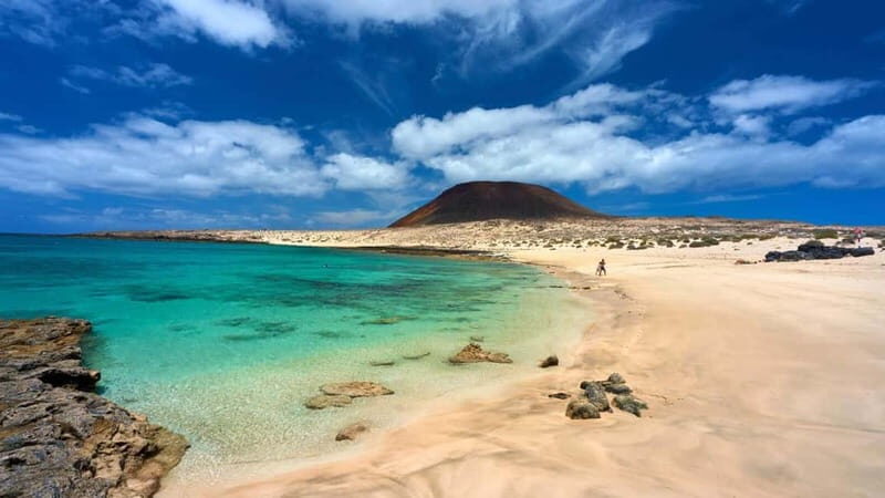 Lanzarote: La Graciosa Complete Jeep Tour with Beach Time - Exploring La Graciosa: What to Expect