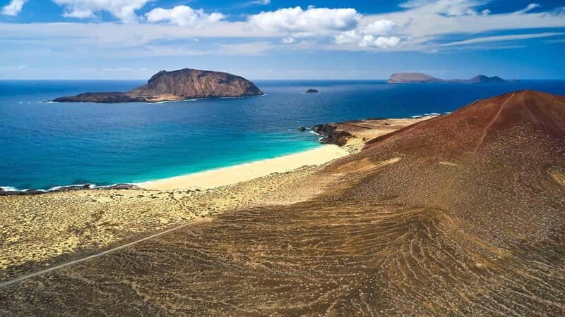 Lanzarote: La Graciosa Complete Jeep Tour with Beach Time - The Value of This Tour