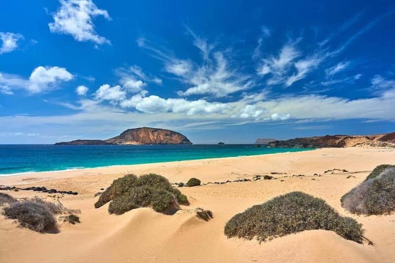 Lanzarote: La Graciosa Complete Jeep Tour with Beach Time - Who Should Consider This Tour?