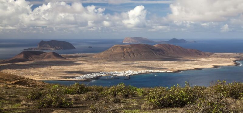 Lanzarote: Return Ferry to La Graciosa with Bus Pickup - Important Details