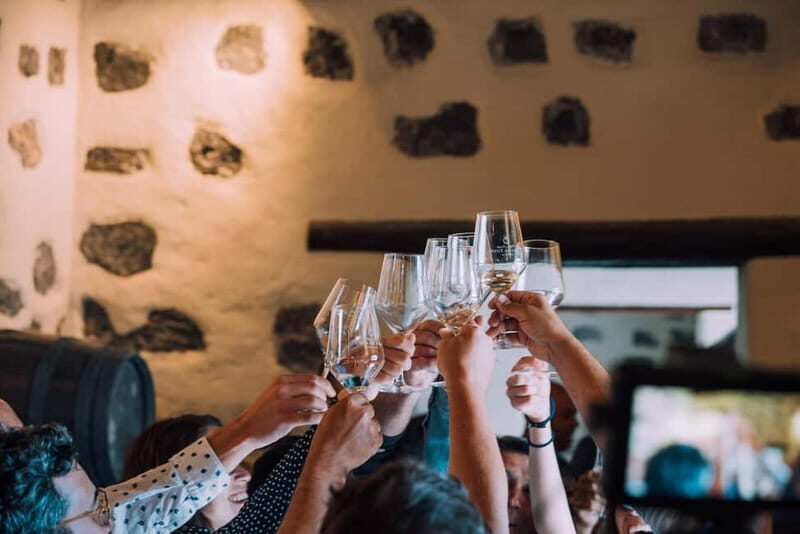 Lanzarote: Sunset vineyard tour with wine and chocolate tasting - Historic Buildings and Authentic Settings