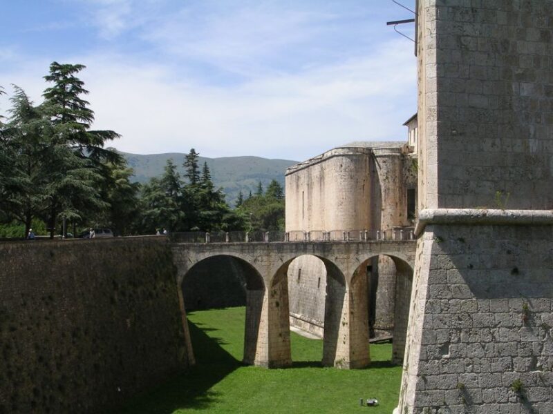 L'Aquila of the Mysteries: 3-Hour Walking Tour - Key Points