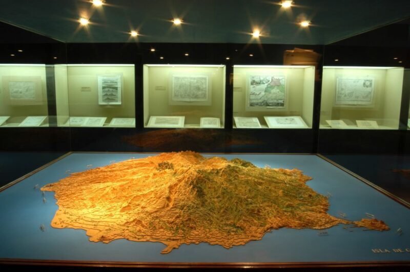 Las Palmas: Private Old City Guided Walking Tour with Tapas - The Sum Up