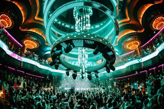 Las Vegas Club Crawl with Party Bus and Free Drinks - In-Depth Look at the Las Vegas Club Crawl Experience