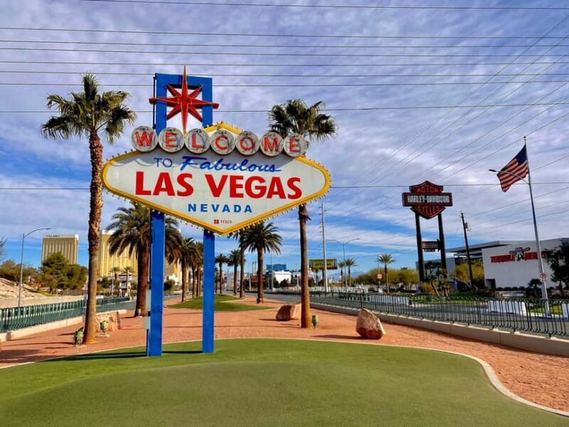 Las Vegas: Downtown Walking Tour with Local Guide - Practical Tips for Booking and Participating