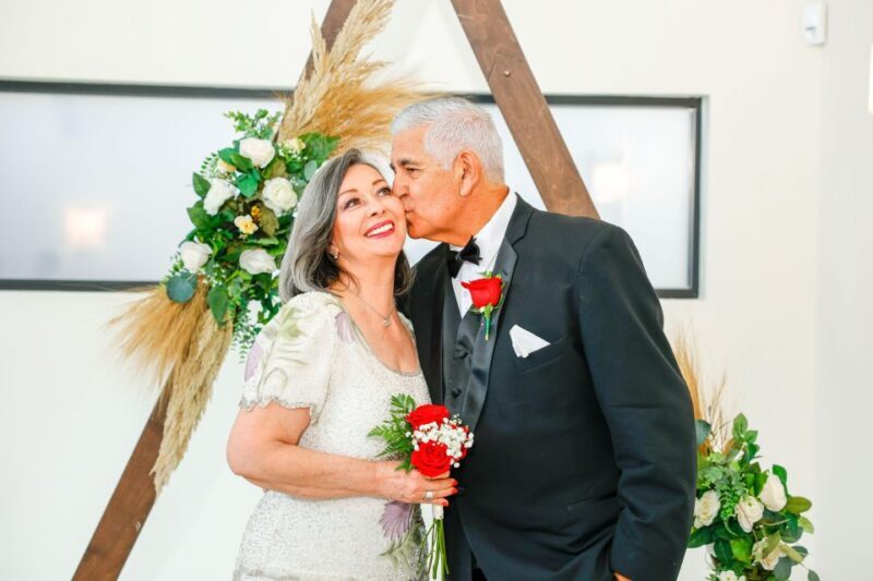 Las Vegas: Elvis Themed Wedding with Limousine - A Fun, Themed Wedding Experience in Las Vegas