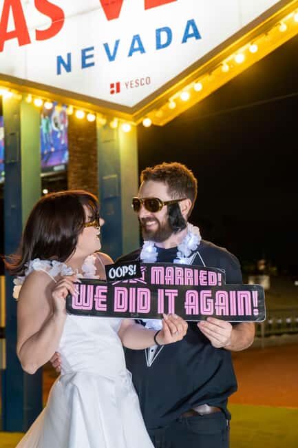 Las Vegas: Gold Elvis Vow Renewal or Wedding at Welcome Sign - FAQs