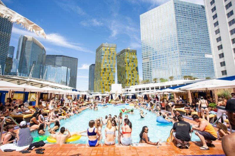 Las Vegas: Party Bus Day Club Tour with Drinks & Club Entry - Exploring the Itinerary and What to Expect