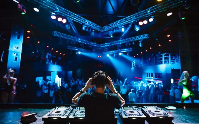 Las Vegas Private Party Bus Club Crawl - Setting the Scene: What This Tour Offers