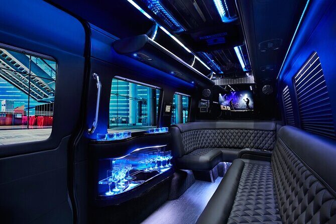 Las Vegas Strip at night like a Star with champagne by luxury limo - 3 or 5 hrs - FAQs
