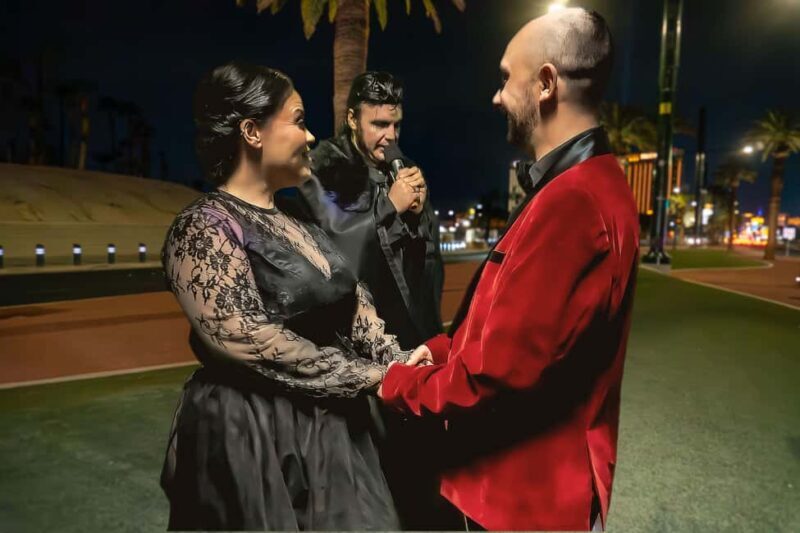 Las Vegas: Traditional or Theme Vegas Sign Wedding/Renewal - An Overview of the Experience