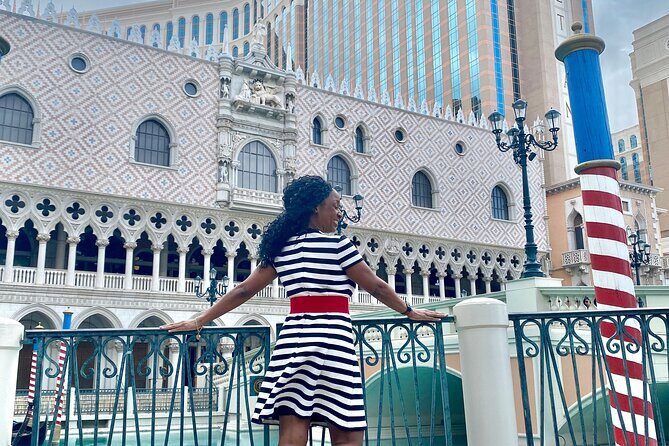 Las Vegas Walking Tour with Photo Taking - The Sum Up