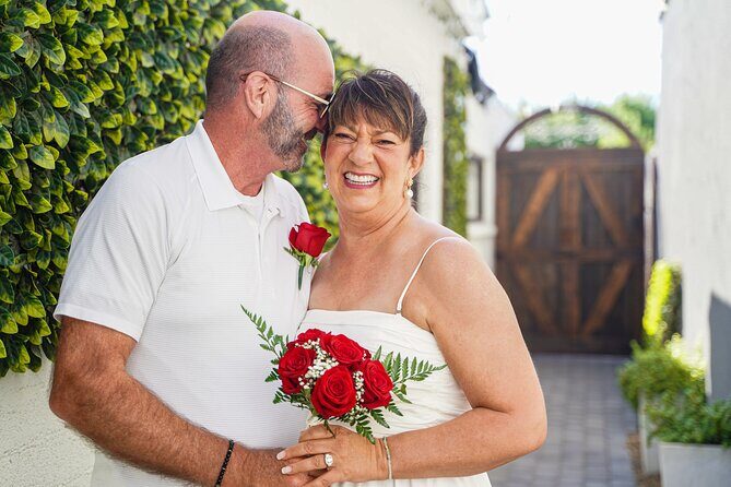 Las Vegas Wedding at The Little Vegas Chapel including Limousine Transportation - An Authentic Vegas Experience with Elegance and Ease