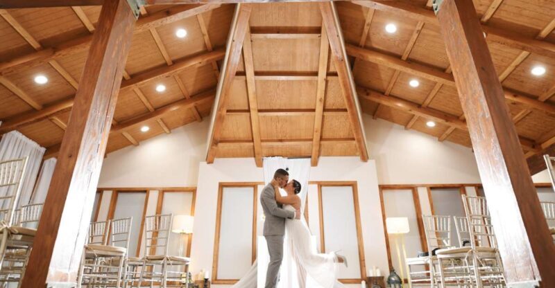 Las Vegas Wedding with Limousine Transportation - An Authentic Look at the Wedding Experience