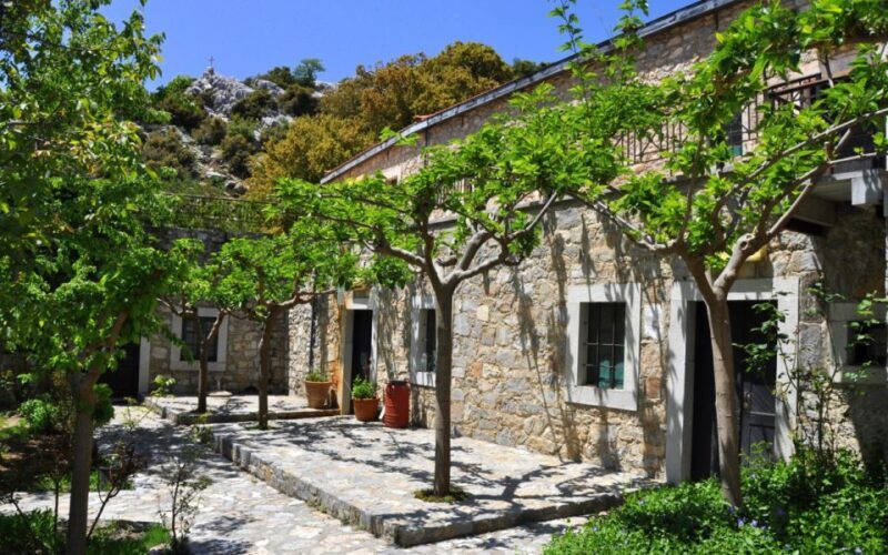 Lasithi Plateau, Knossos Palace & Cretan Traditions Day Tour - FAQs