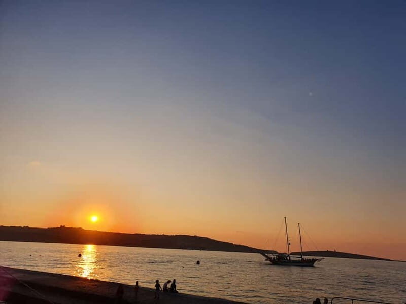 Late afternoon cruise to the Blue Lagoon and seacaves - Key Points