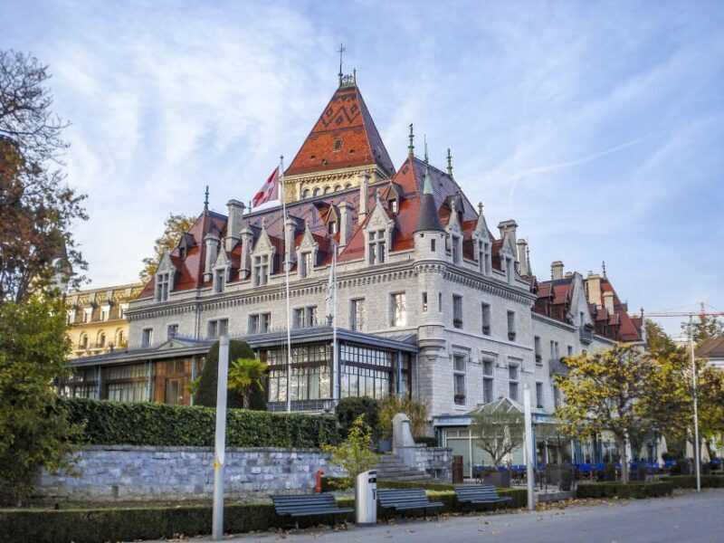 Lausanne: Express Walk with a Local in 60 minutes - Key Points