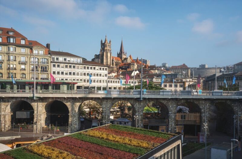 Lausanne: Express Walk with a Local in 60 minutes - An Overview of the Experience