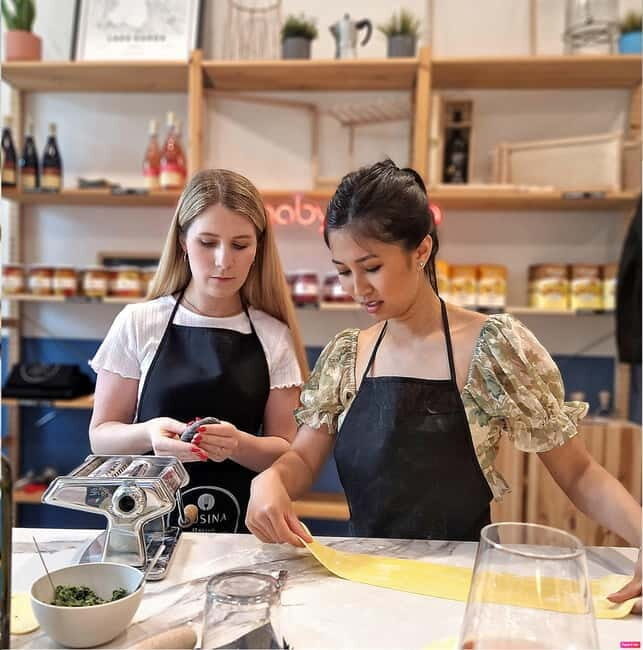 Lazise: Fresh Pasta Cooking Class with Meal at Lake Garda - The Experience in Detail