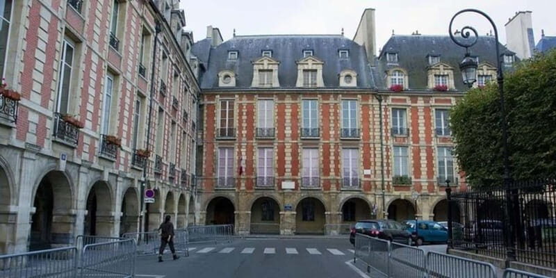 Le Marais & Notre Dame Guided Walking Tour - Discovering the Heart of Le Marais